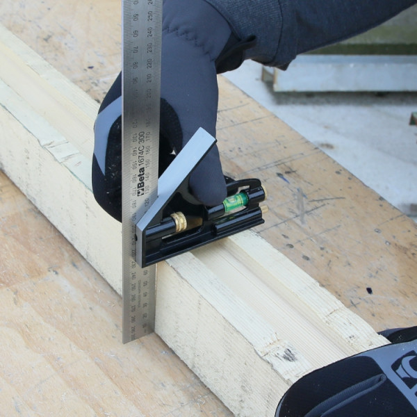 Carpenter's combination square with steel blade 1674C – Beta Tools