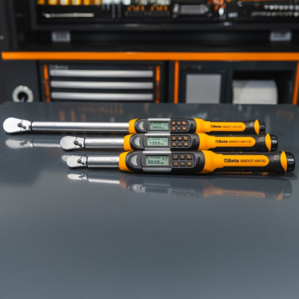 Electronic torque wrench, with torque/angle readout and wireless data ...