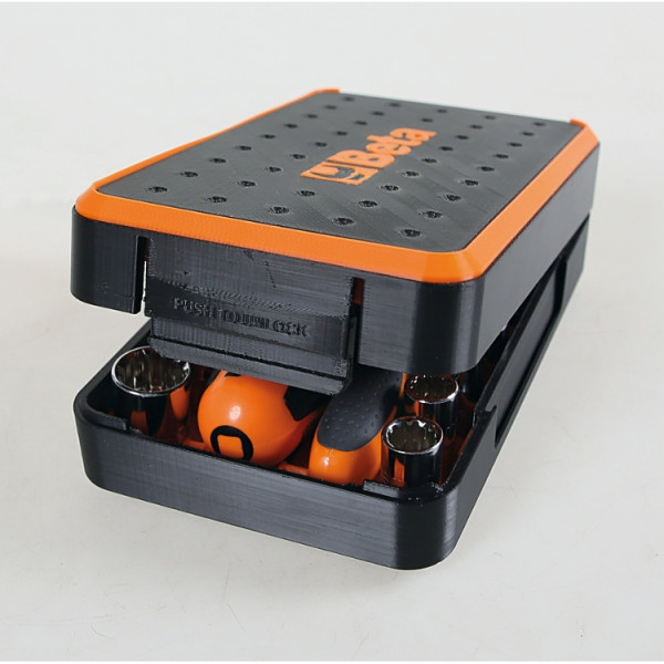 Assortment of 11 gear lock sockets, 21 bits and 7 accessories 900/C39U ...