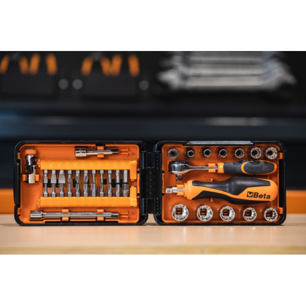 Assortment of 11 gear lock sockets, 21 bits and 7 accessories 900/C39U ...